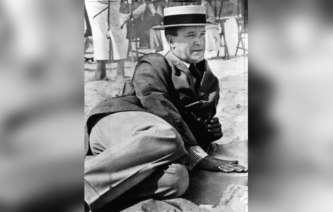 The 'Impossible' Locked Room Killing of Joseph Elwell